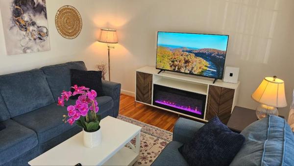 Home Away From Home 3bd 2ba King Bed Fenced Yard - Richmond, VA