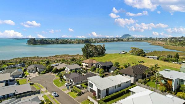 Harbour Hideout - Pool Sleeps 6 - Tauranga