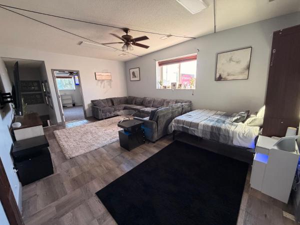 The Hub Modern Loft Near Ku & Downtown - Lawrence, KS