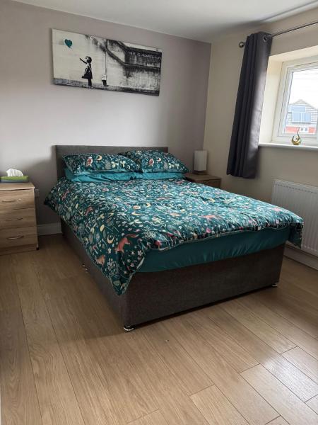 Room With Ensuite In Family Home - Staffordshire