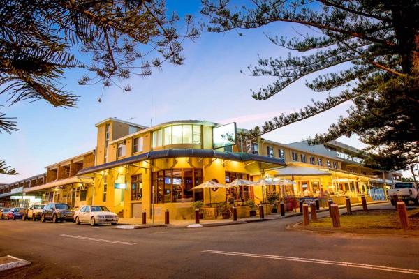 Seabreeze Beach Hotel - North Coast