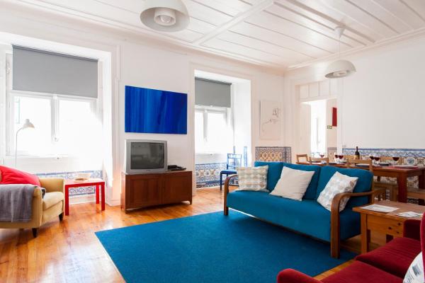 Joivy Classic 3br Home With Workspace In Chiado, 2mins From Baixa-chiado Subway - Lisboa