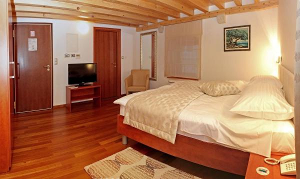Hotel Monika - Seget Vranjica