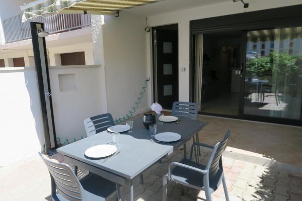 Sol-y-days California, Superbe Appartement Rénové En Rdc Avec Parking, Belle Terrasse Ombragée, à 200m De La Plage - Camargue