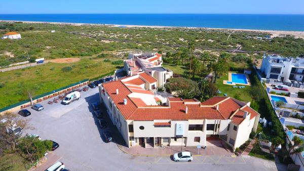 Praia Da Lota Resort – Beachfront Hotel - Altura
