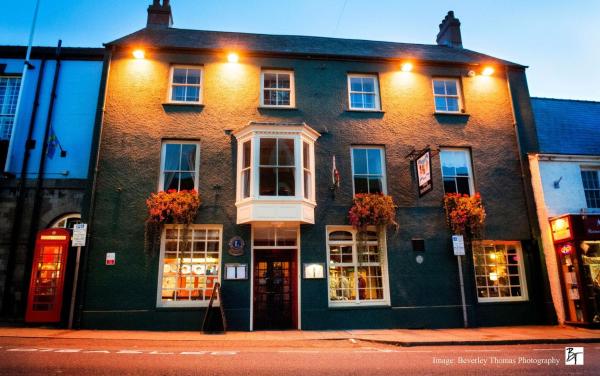 Old Kings Arms Hotel - Pembroke Dock