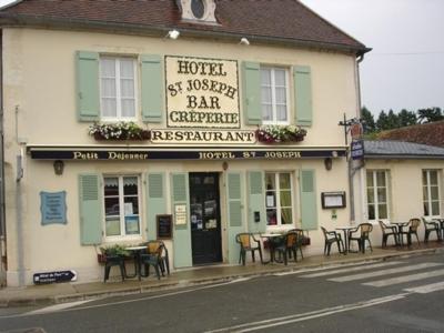 Logis Hotel Saint-joseph - Sancoins