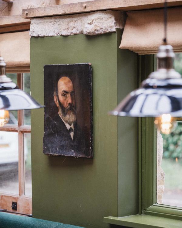 The Swan Inn Hotel Review, Cotswolds, Oxfordshire, England | Telegraph ...