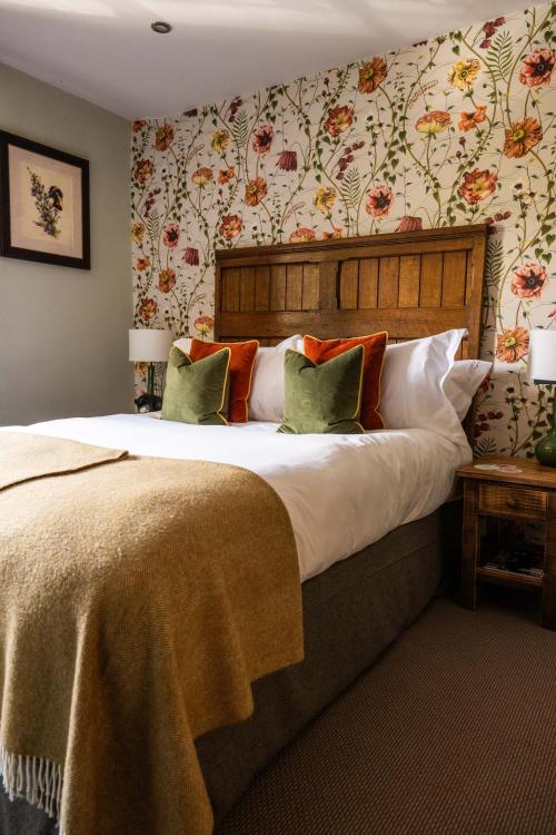 The Wheatsheaf Inn Hotel Review, Northleach, Cotswolds, England ...