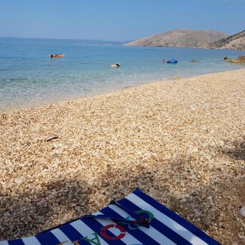 Oprna Bay beach (Uvala Oprna) 🏖️, Krk island (Croatia)- see all ...
