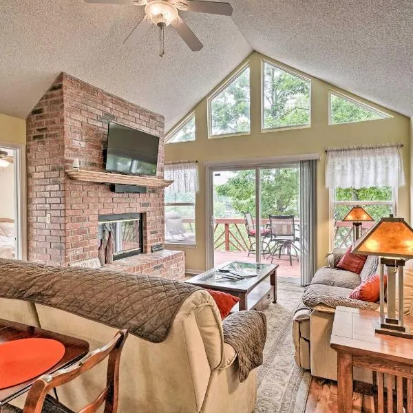 Sunrise Beach Lakefront Cabin with Private Dock! - Sunrise Beach, Amerika árak és vélemények ...