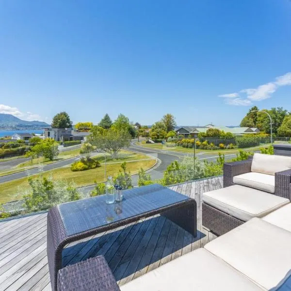 Heights Haven - Acacia Bay Holiday Home in Taupo, New Zealand - reviews ...