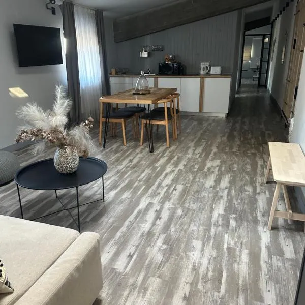 Marvellous Attic Studio in the Old Town - Bukarest, Románia árak és ...