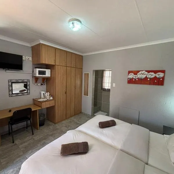 Umuzi Lodge in Secunda, South Africa - reviews, prices | Planet of Hotels